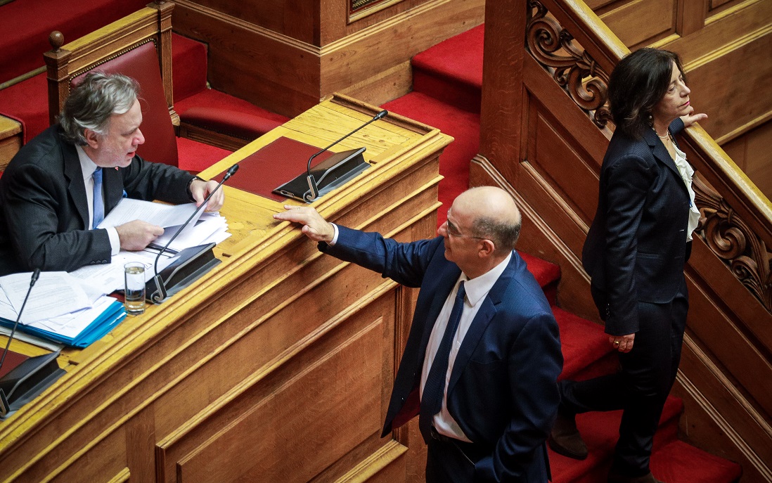 Συμφωνία των Πρεσπών: Φωνές και «θα σας βγάλω έξω» στη Βουλή – News.gr