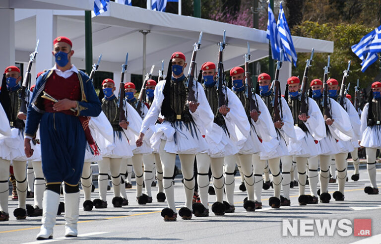 Ο ανατριχιαστικός συμβολισμός του βηματισμού των Ευζώνων – «Χτυπούν το ...