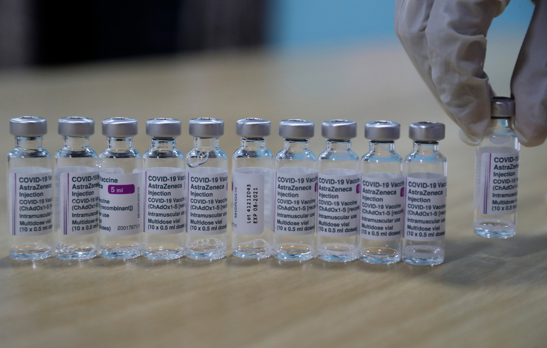 Εμβόλιο AstraZeneca: Νέες συστάσεις του ΕΜΑ – Τι λέει για θρομβώσεις ...