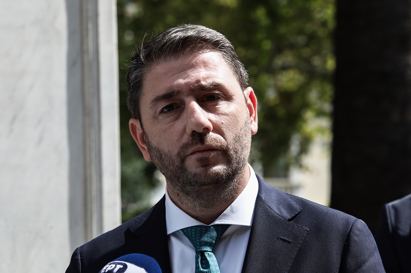 Ανδρουλάκης: «Ο πρωθυπουργός ας σταματήσει να κάνει τον τροχονόμο των ...