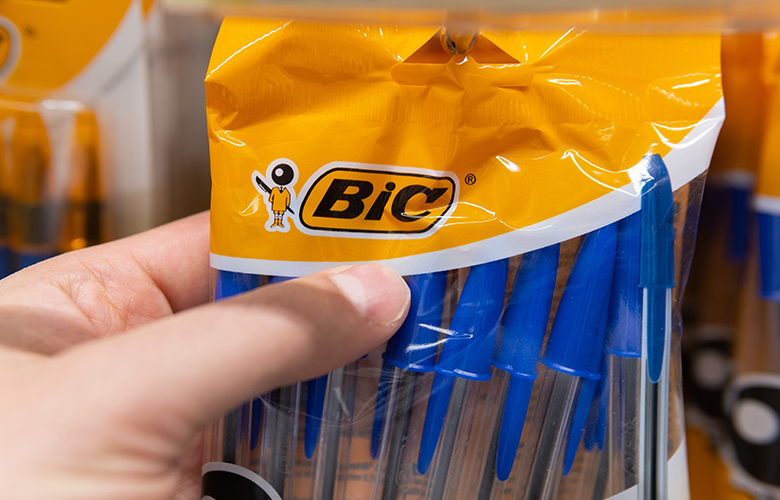 Γιατί τα καπάκια των στυλό BIC έχουν τρύπα – News.gr