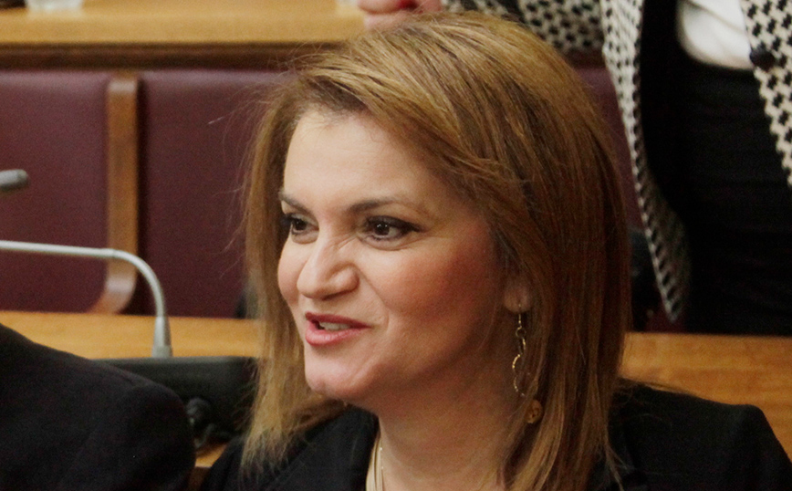 Ποια είναι η Ελένη Μακρή-Θεοδώρου που αναλαμβάνει βουλευτής της ΝΔ στη ...