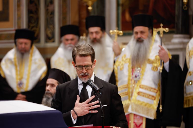 Πόσο έχουν βάση τα σενάρια για μόνιμη εγκατάσταση στην Αθήνα του γιου ...