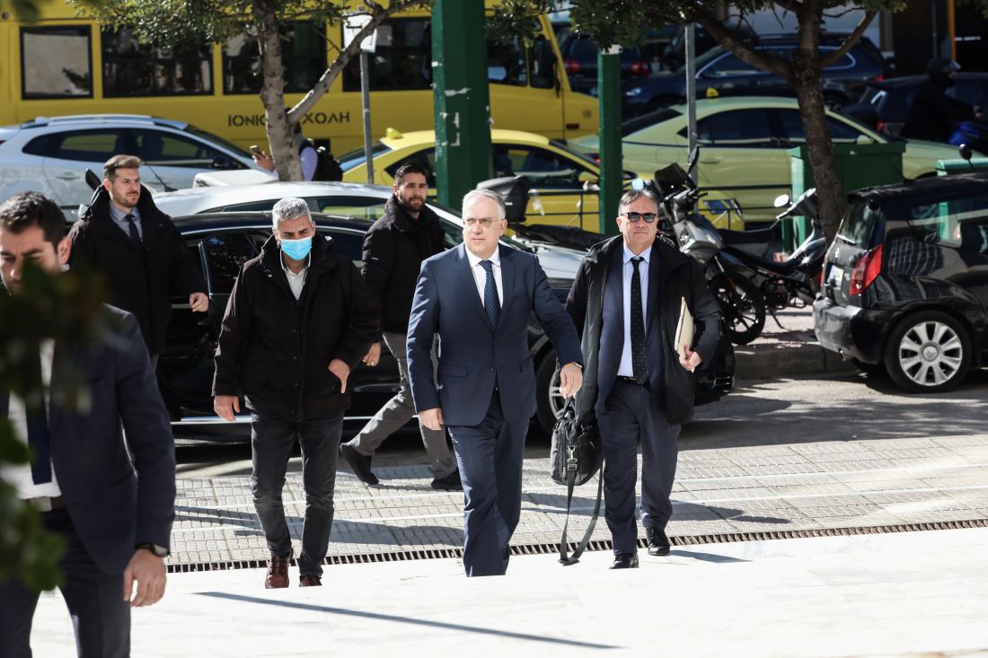 Ο γιος του Τάκη Θεοδωρικάκου καταθέτει μηνύσεις και ζητά 200.000 ευρώ ...