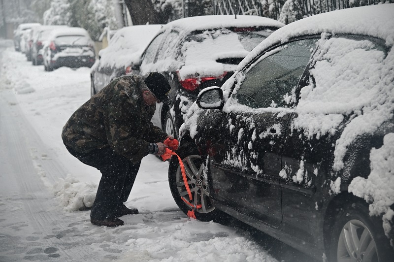 Απαγόρευση κυκλοφορίας, αντιολισθητικές αλυσίδες και κλείσιμο σχολείων ...