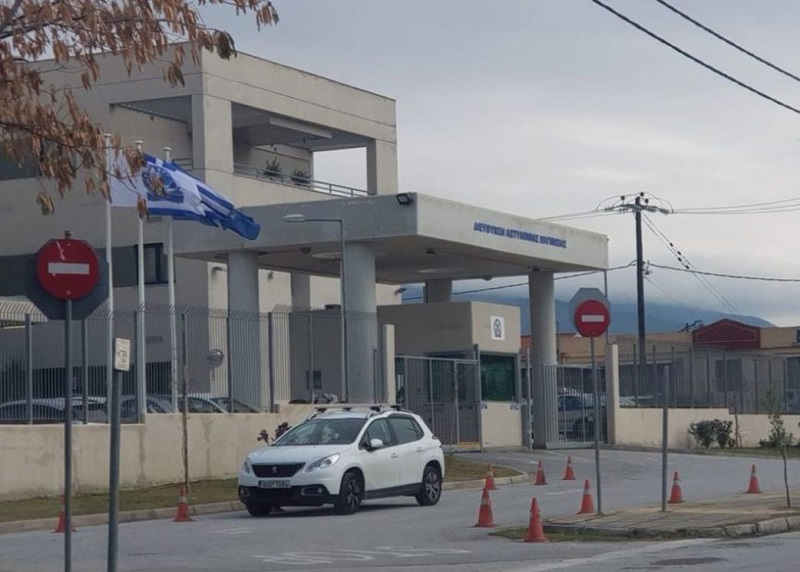 Βόλος: Απέδρασε από τα κρατητήρια ανοίγοντας το κελί με… τηλεκάρτα ...