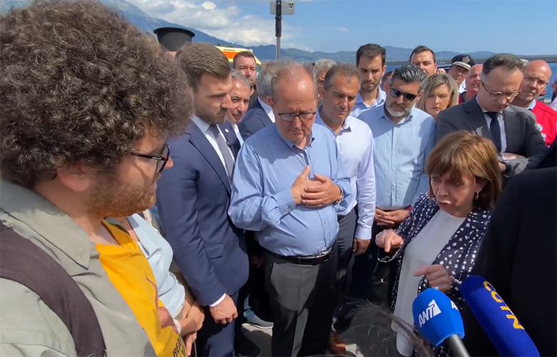 Ηλιόπουλος και Σκουρλέτης στηρίζουν τα μέλη της νεολαίας του ΣΥΡΙΖΑ που ...