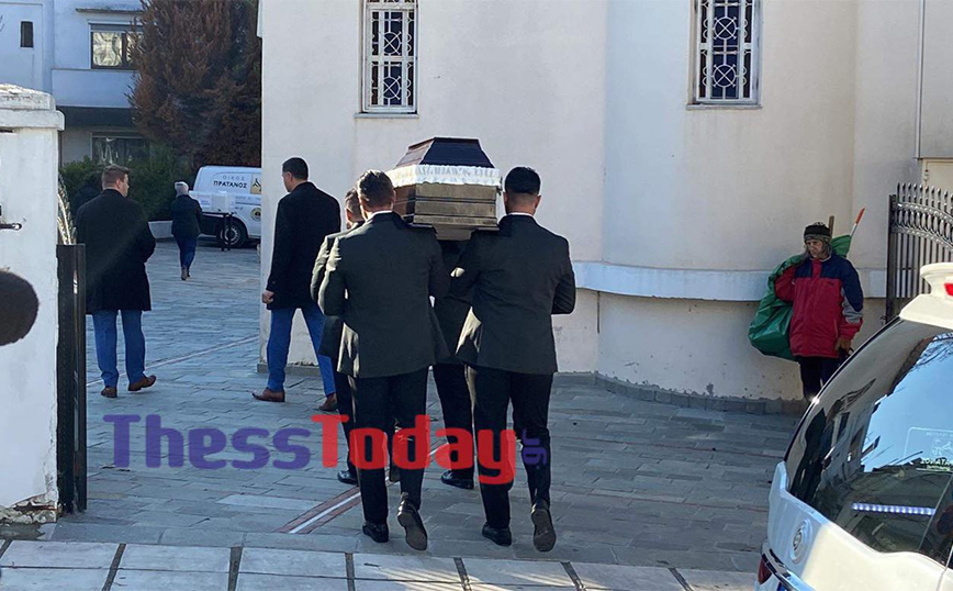 Βαριά η ατμόσφαιρα στην κηδεία της 41χρονης Γεωργίας που δολοφονήθηκε ...