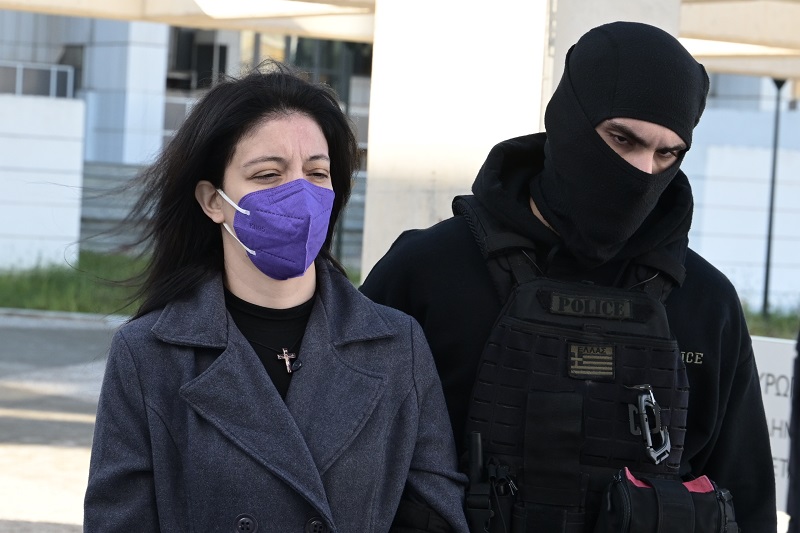Βιασμός 12χρονης στον Κολωνό: Την ενοχή της μητέρας της ανήλικης για ...