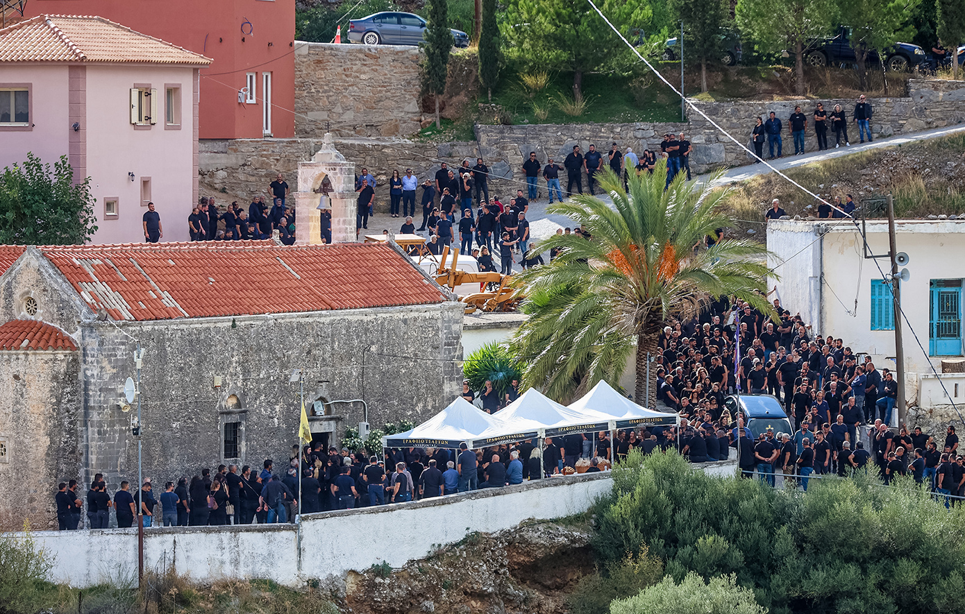 Θρήνος και σπαραγμός στην κηδεία του 39χρονου στα Βορίζια: «Φάνη μου ...