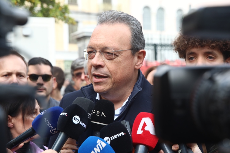 Σωκράτης Φάμελλος: Το Πολυτεχνείο ζει και μας καλεί σε νέους αγώνες ...